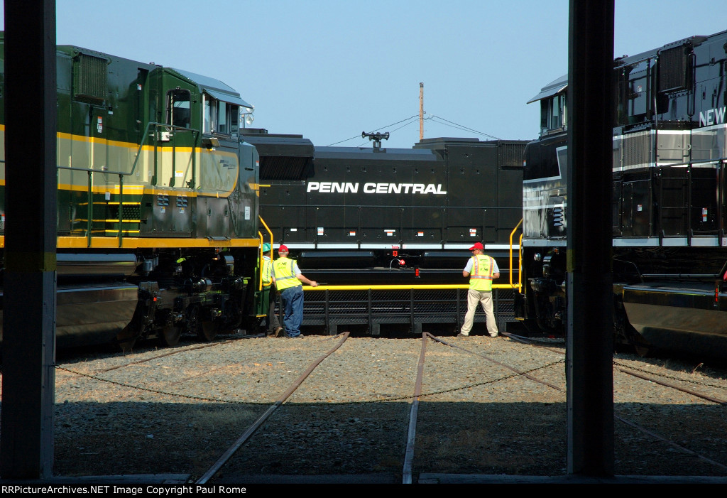 NS 1073, EMD SD70ACe, Penn Central Heritage Unit